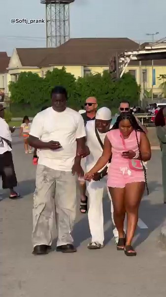 Holding strangers hand prank