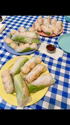 Homemade Vietnamese shrimp 🦐 spring rolls for dinner tonight #LetsEatTogether #familydinnerideas | Fitandtell - Antje